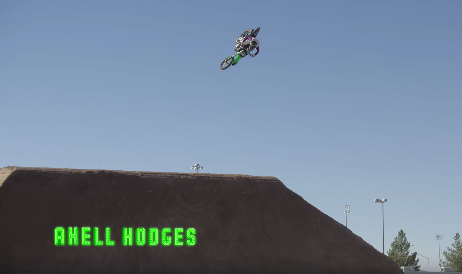 Insane Quarter Pipe Action Motohead