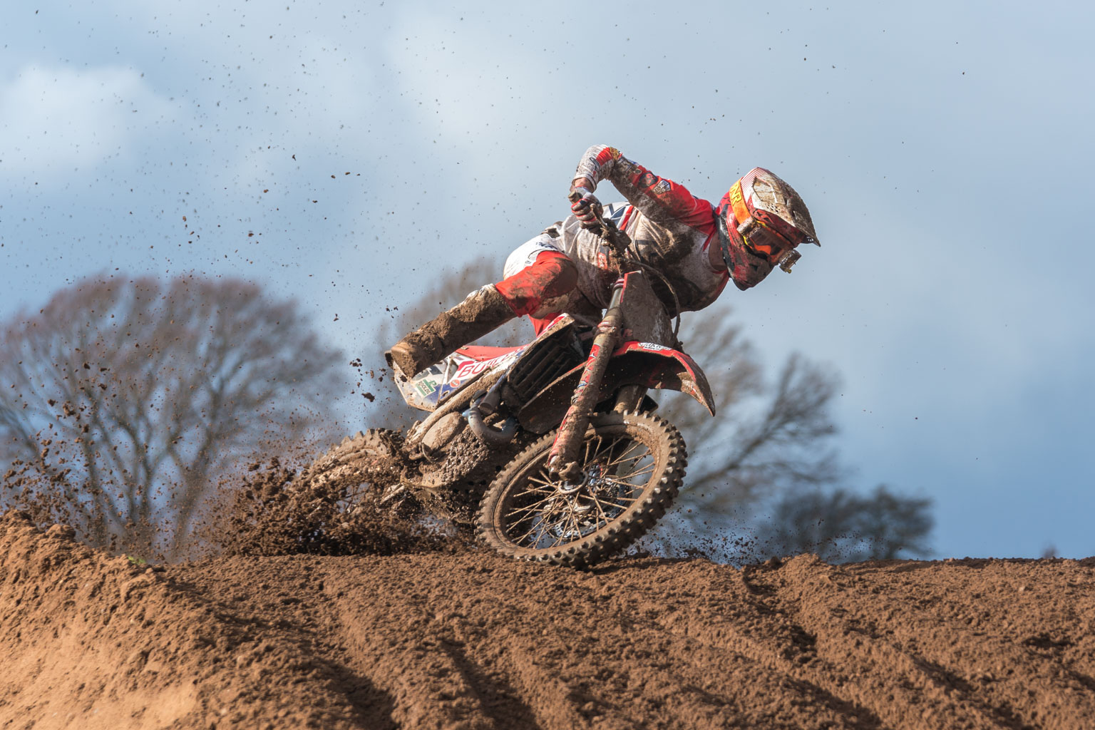 First blood to Simpson in Maxxis mud fest – MotoHead