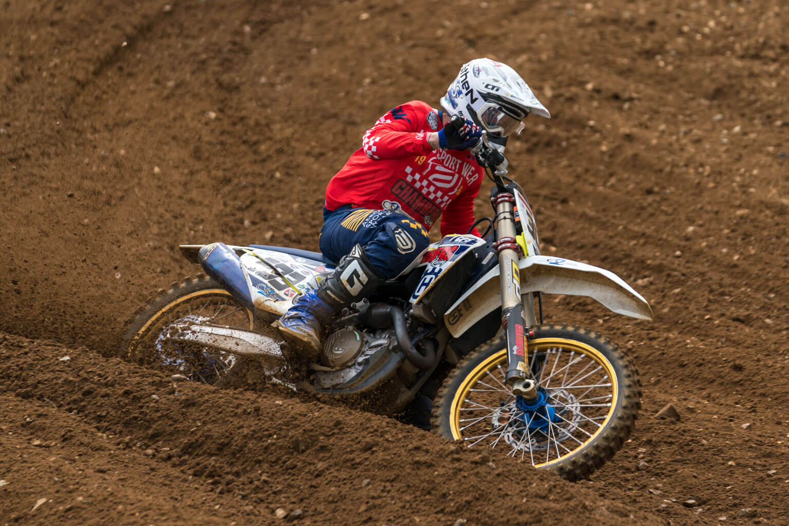 Searle victorious despite high-speed pile-up – MotoHead