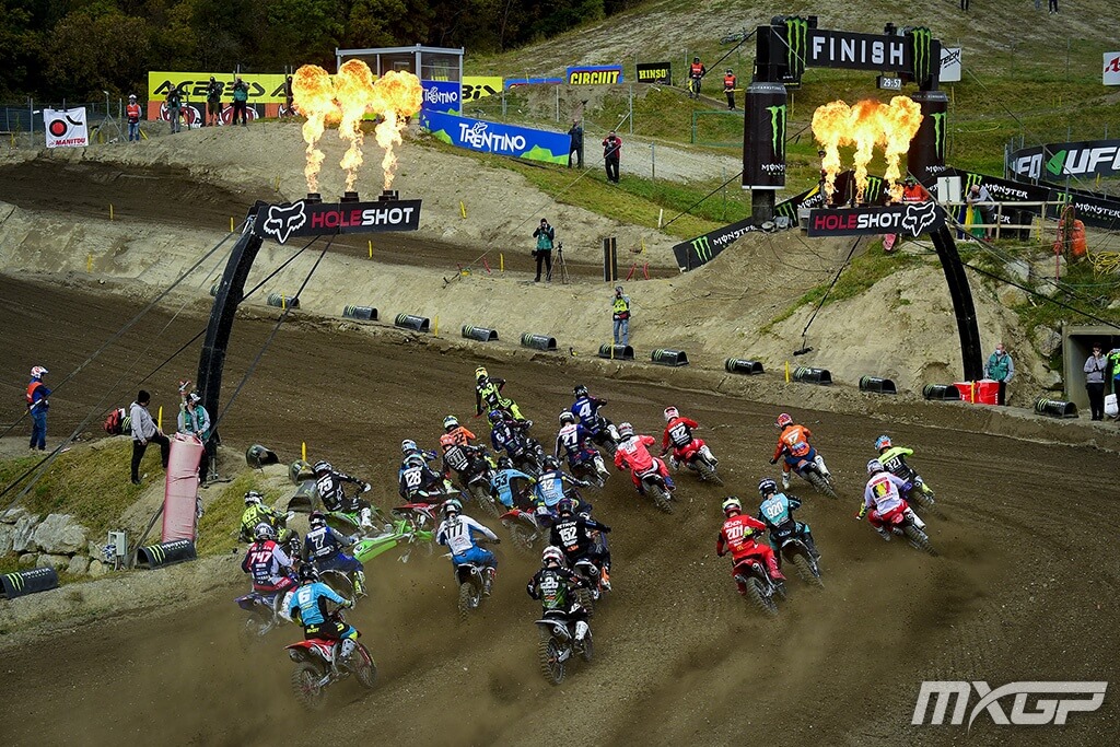 Highlights: World champions crowned! - MotoHead
